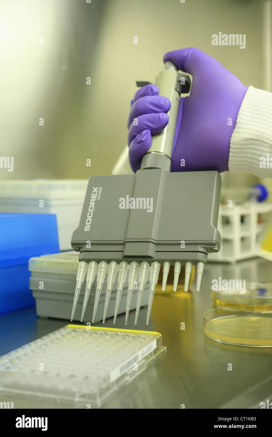 Titration pipette hi-res stock photography and images - Alamy