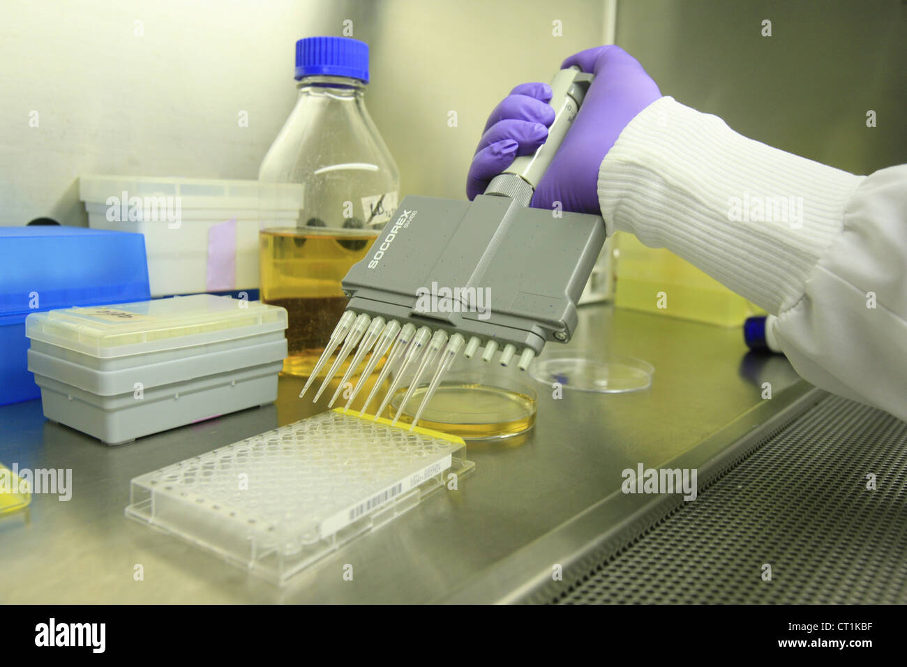 Titration pipette hi-res stock photography and images - Alamy