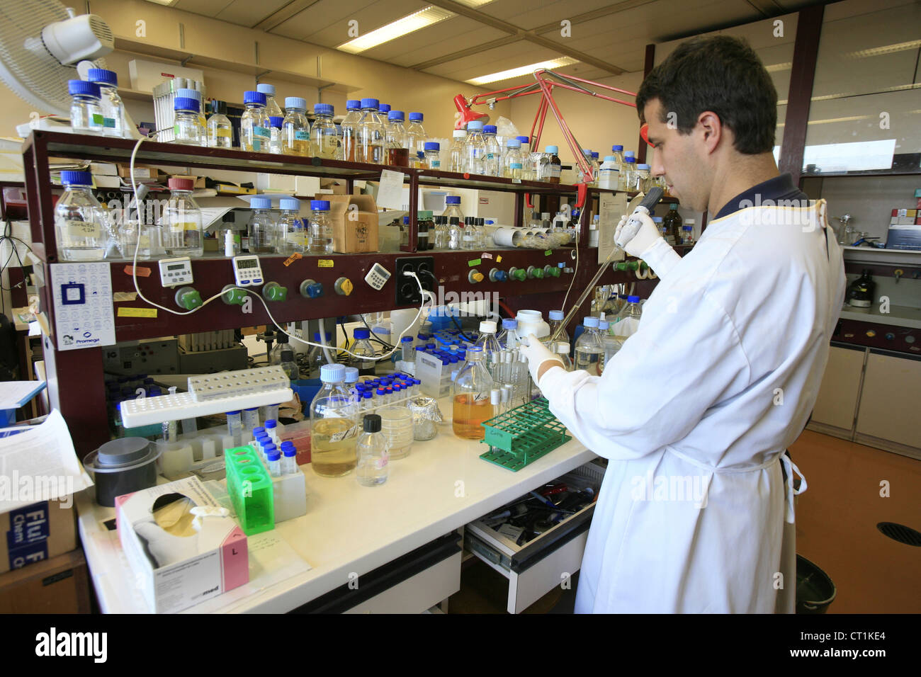 Biomedicine man lab hi-res stock photography and images - Alamy