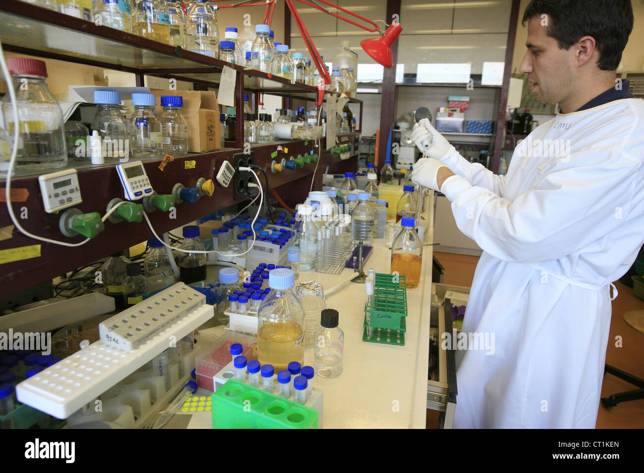 Biomedicine man lab hi-res stock photography and images - Alamy