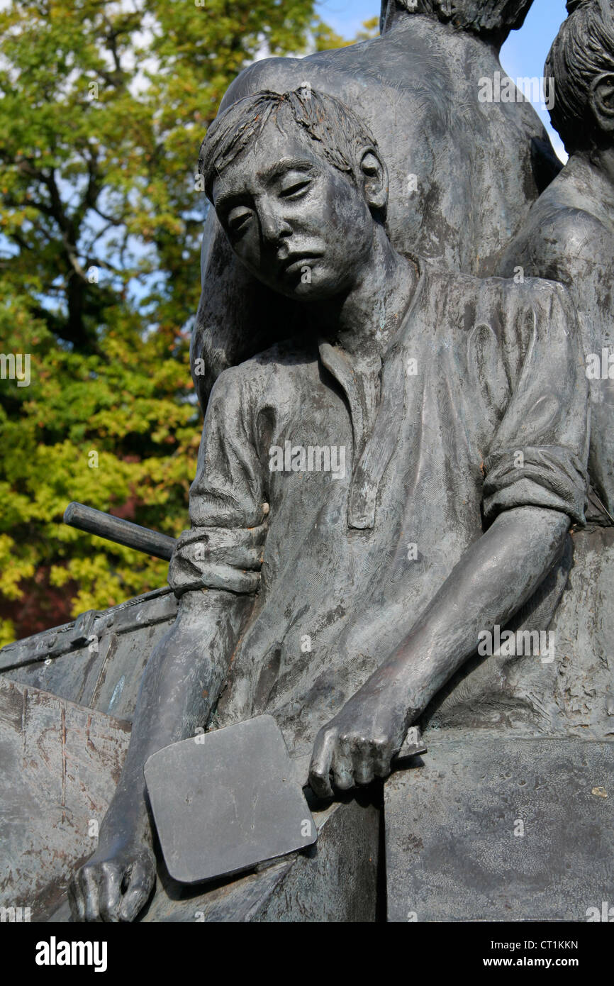 Brine Workers statue Droitwich Spa Worcestershire England UK Stock ...