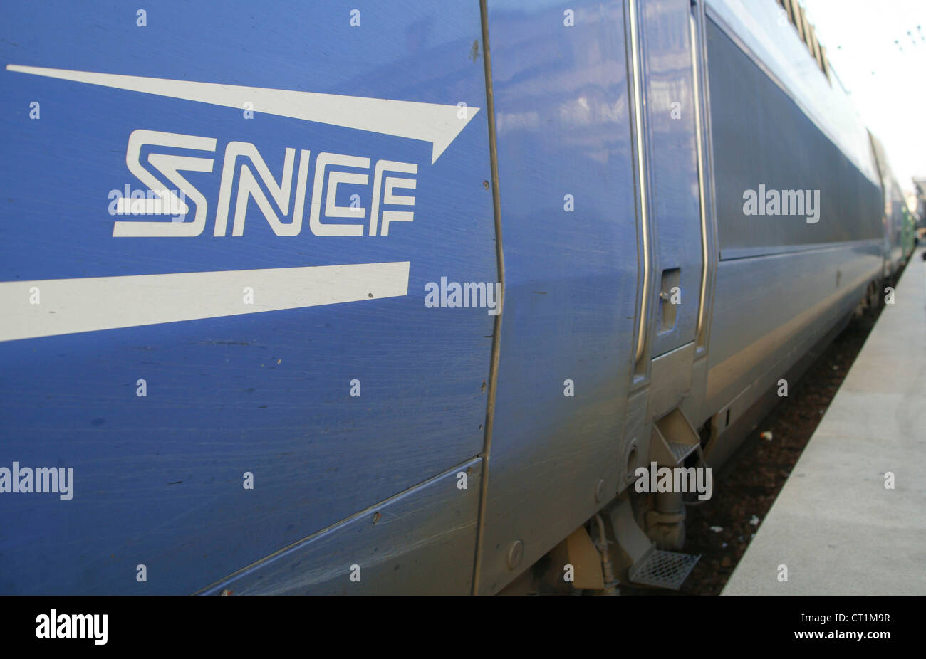 FRENCH HIGH-SPEED TRAIN Stock Photo - Alamy