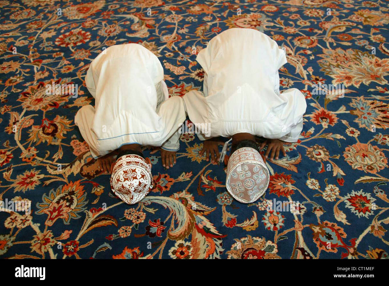 Muslims pray oman hi-res stock photography and images - Alamy