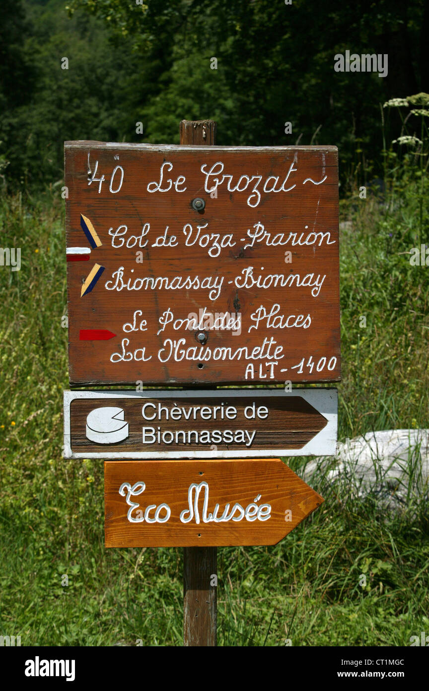 Hiking signals hi-res stock photography and images - Alamy