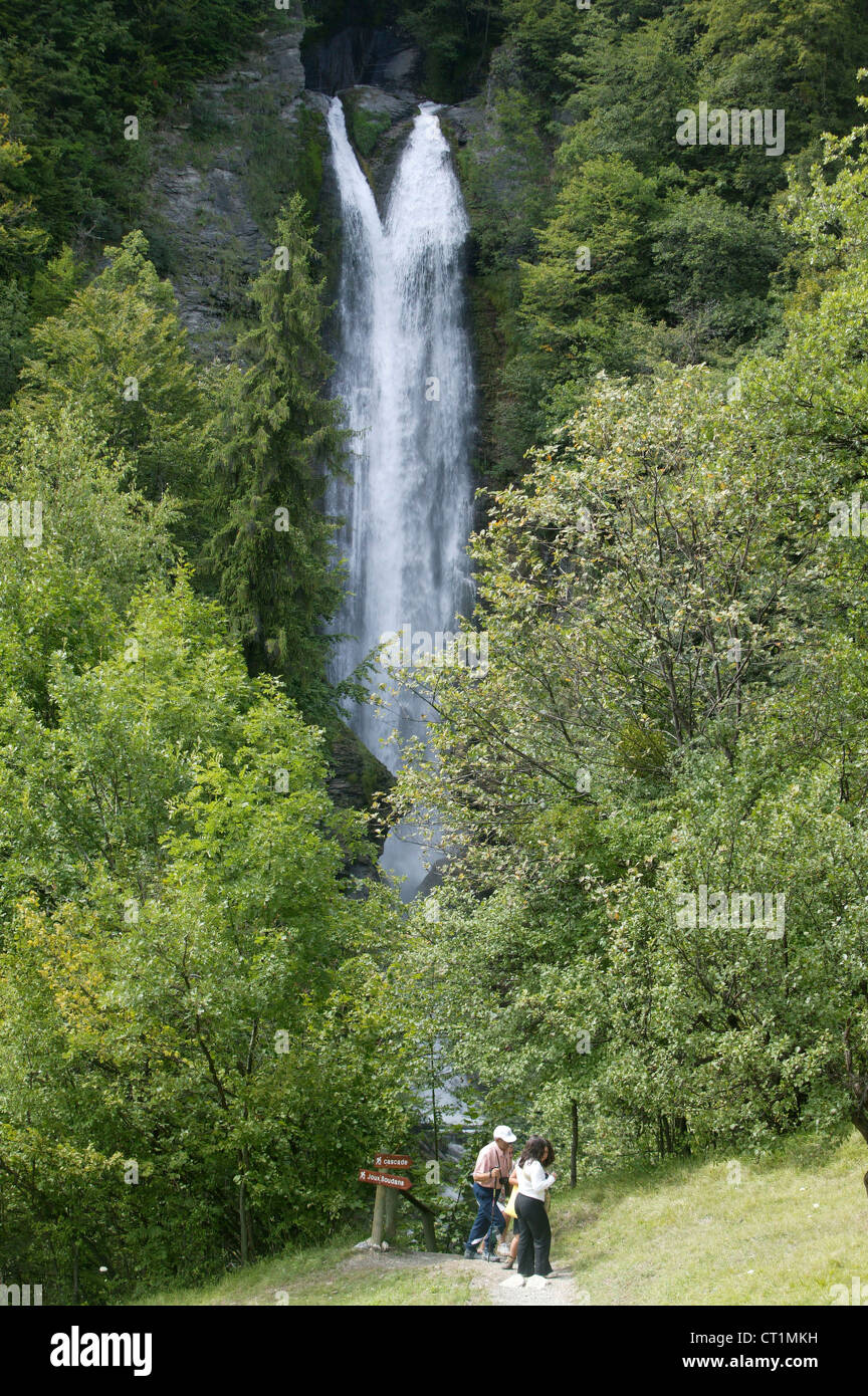 People at the waterfall hi-res stock photography and images - Alamy
