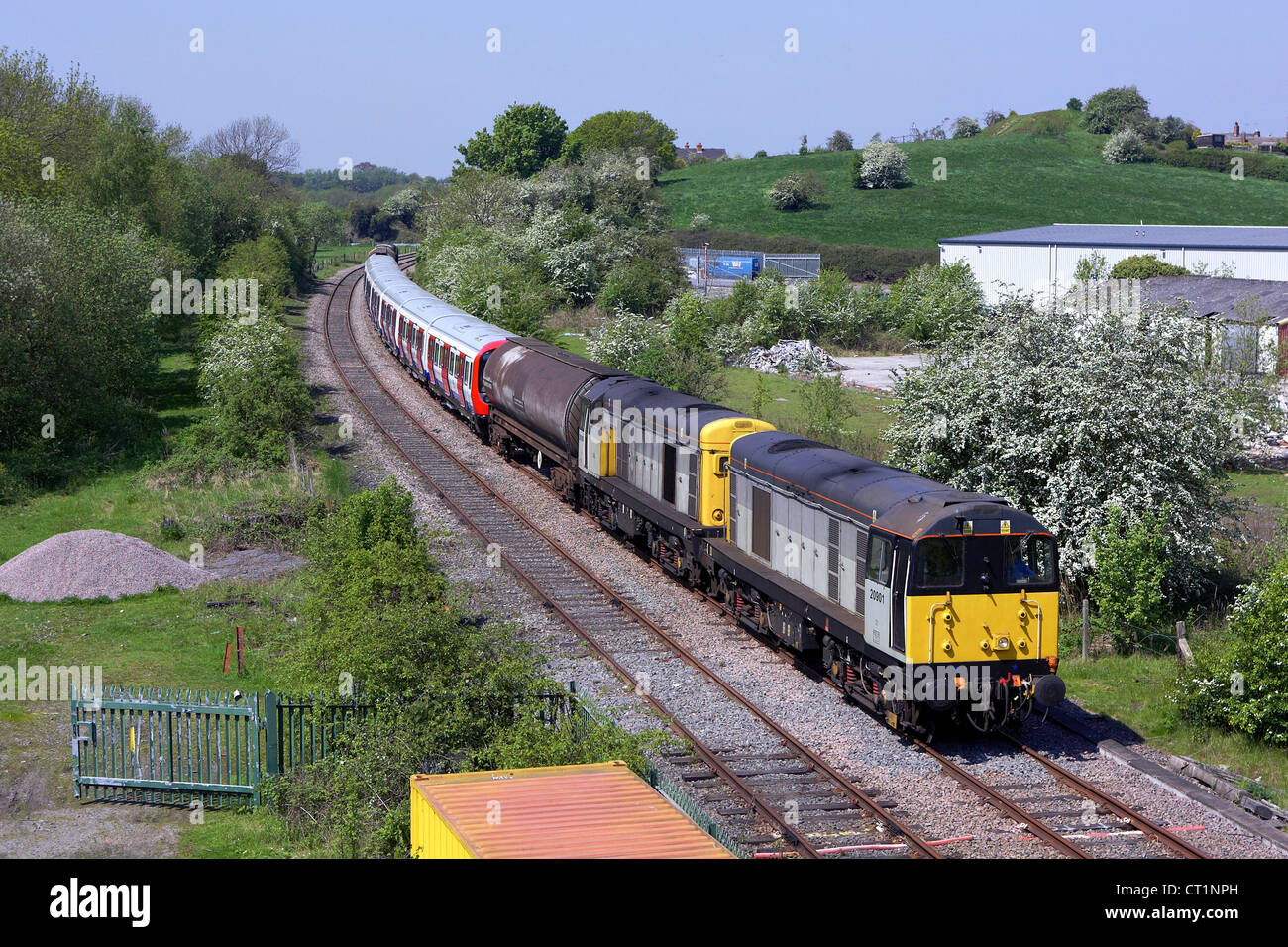 20901 & 20905 pass through Castle Gresley with 09:33 7X23 Derby ...