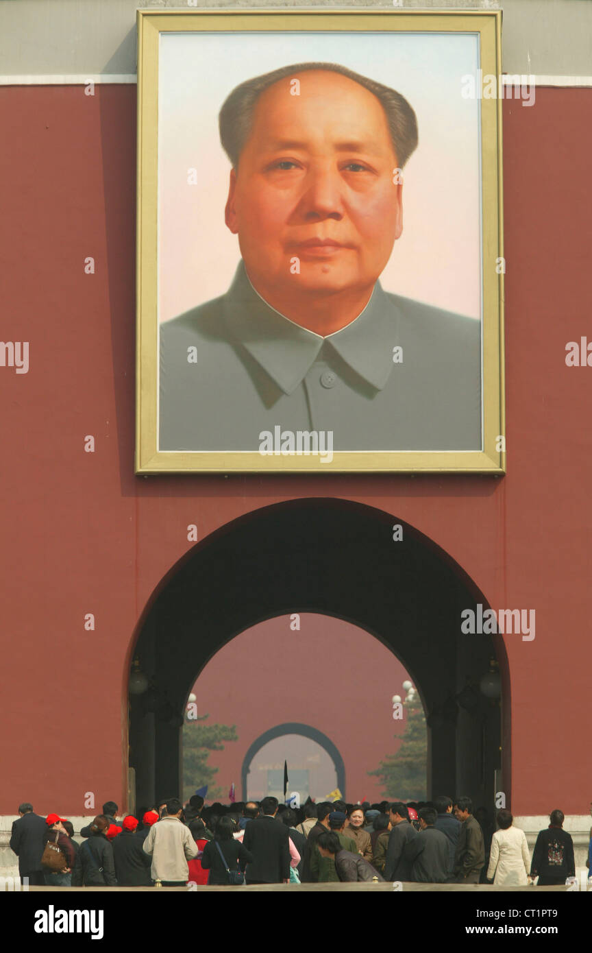 Mao portrait crowd hi-res stock photography and images - Alamy