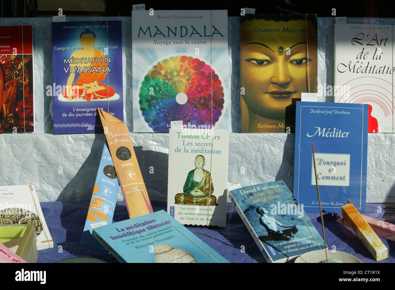 Buddhism books hi-res stock photography and images - Alamy