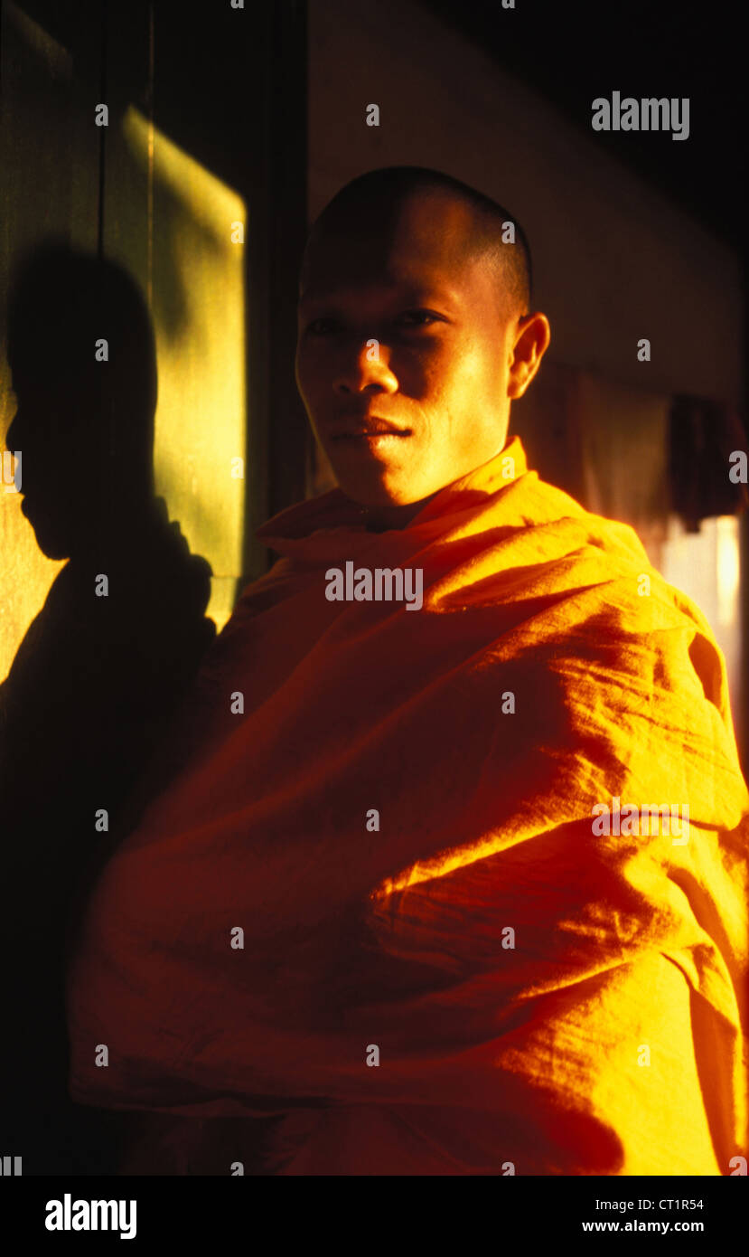 Monk garb hi-res stock photography and images - Alamy