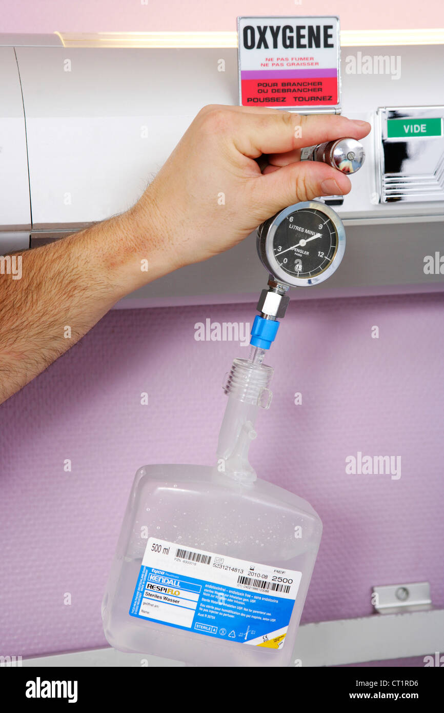 Oxygen flask hi-res stock photography and images - Alamy