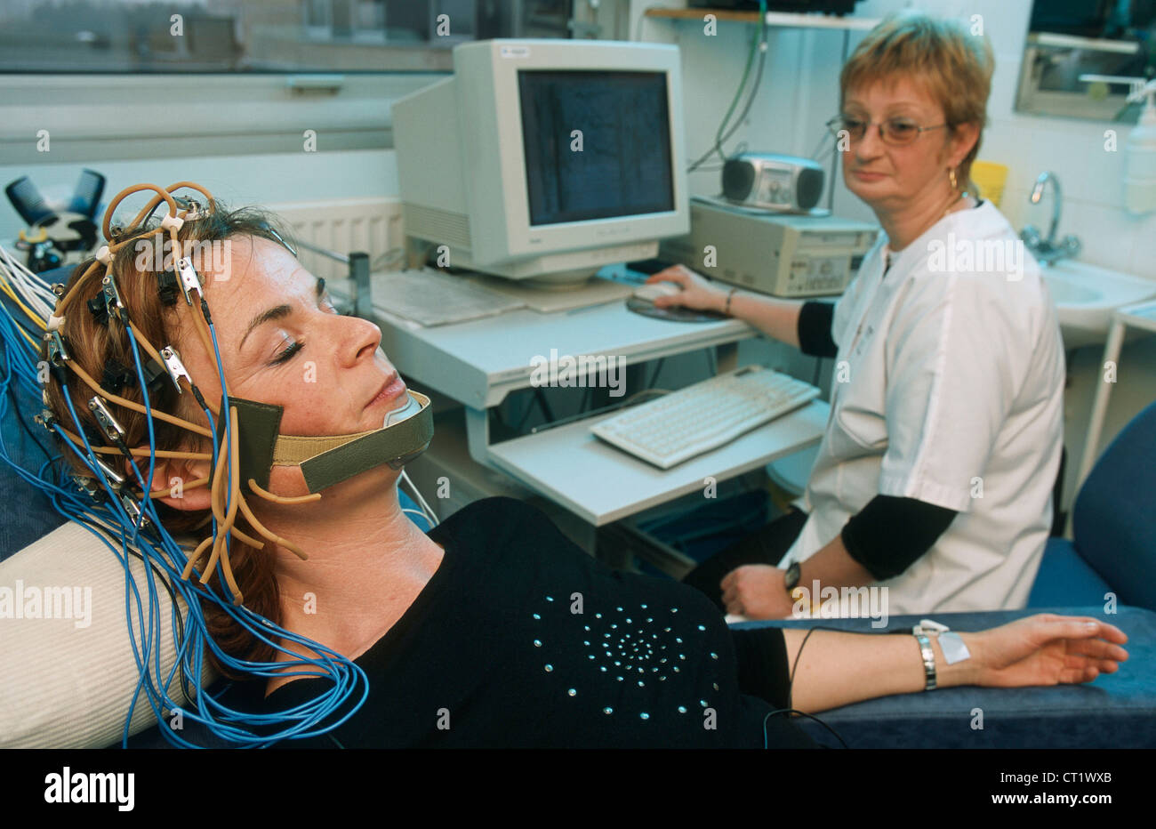 EEG EXAMINATION OF A WOMAN Stock Photo - Alamy