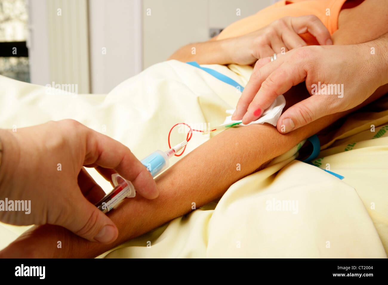 Senior blood draw hospital hi-res stock photography and images - Alamy