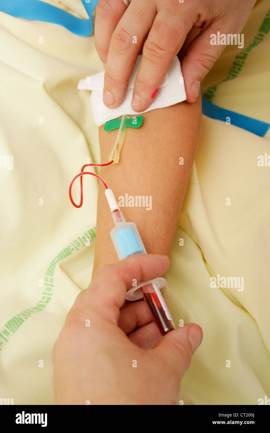 Senior blood draw hospital hi-res stock photography and images - Alamy