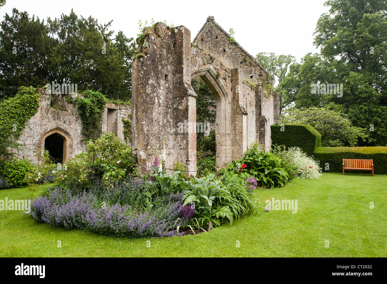 Sudeley castle tithe barn ruins hi-res stock photography and images - Alamy