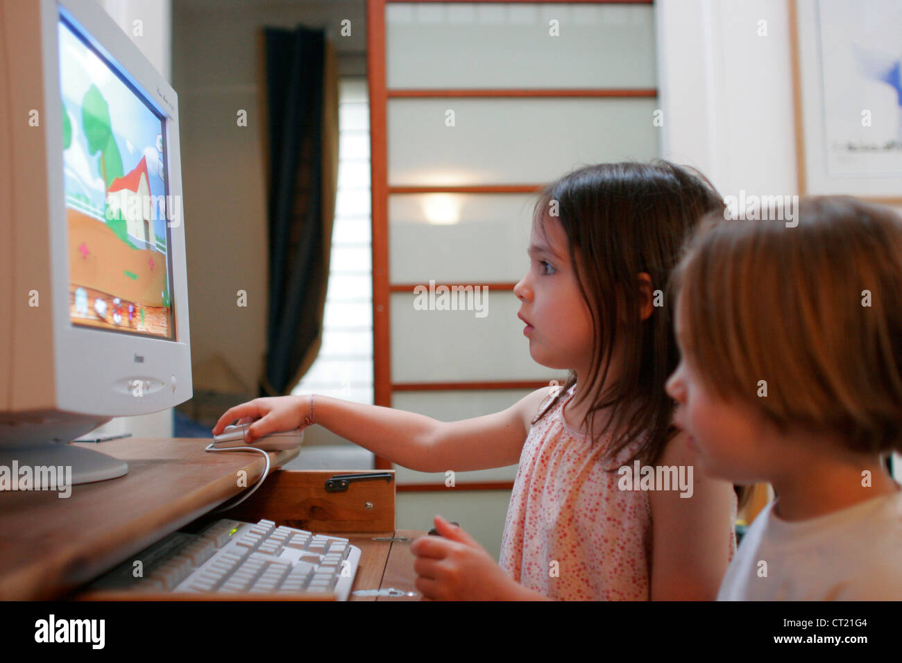 Year 4 and 5 children and science hi-res stock photography and images ...