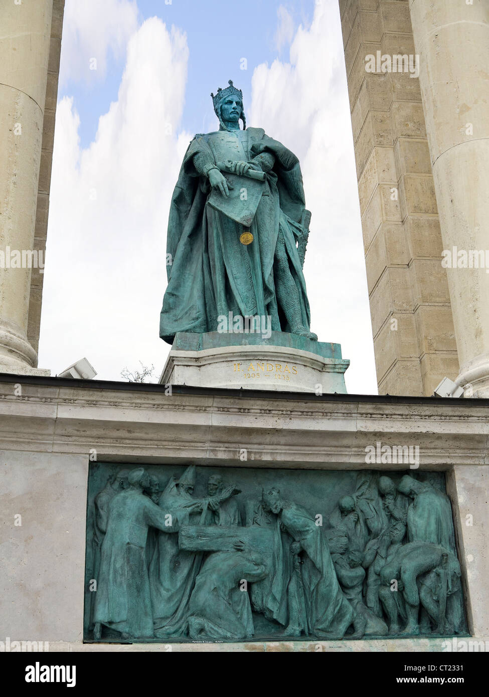 Bronze Statues in Heroes Square in Budapest Hungary Stock Photo - Alamy