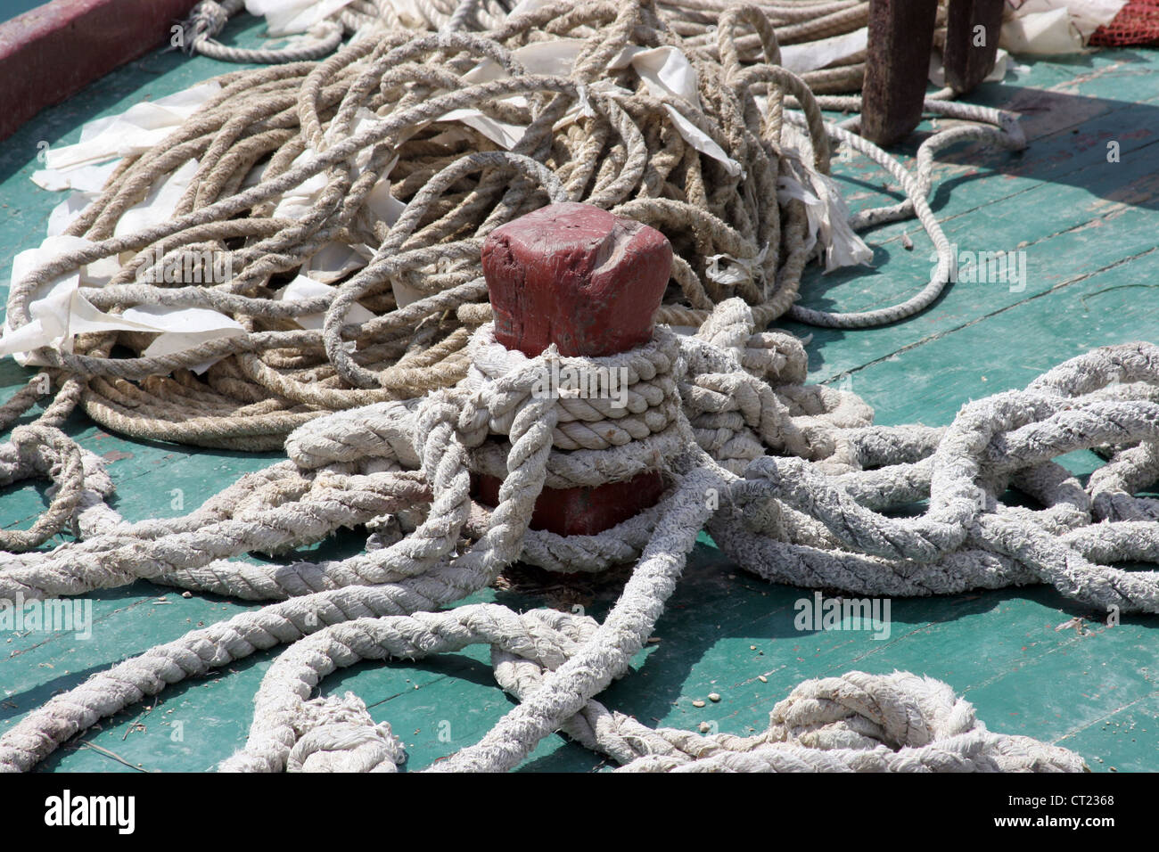 Rope of boat knotting Stock Photo - Alamy