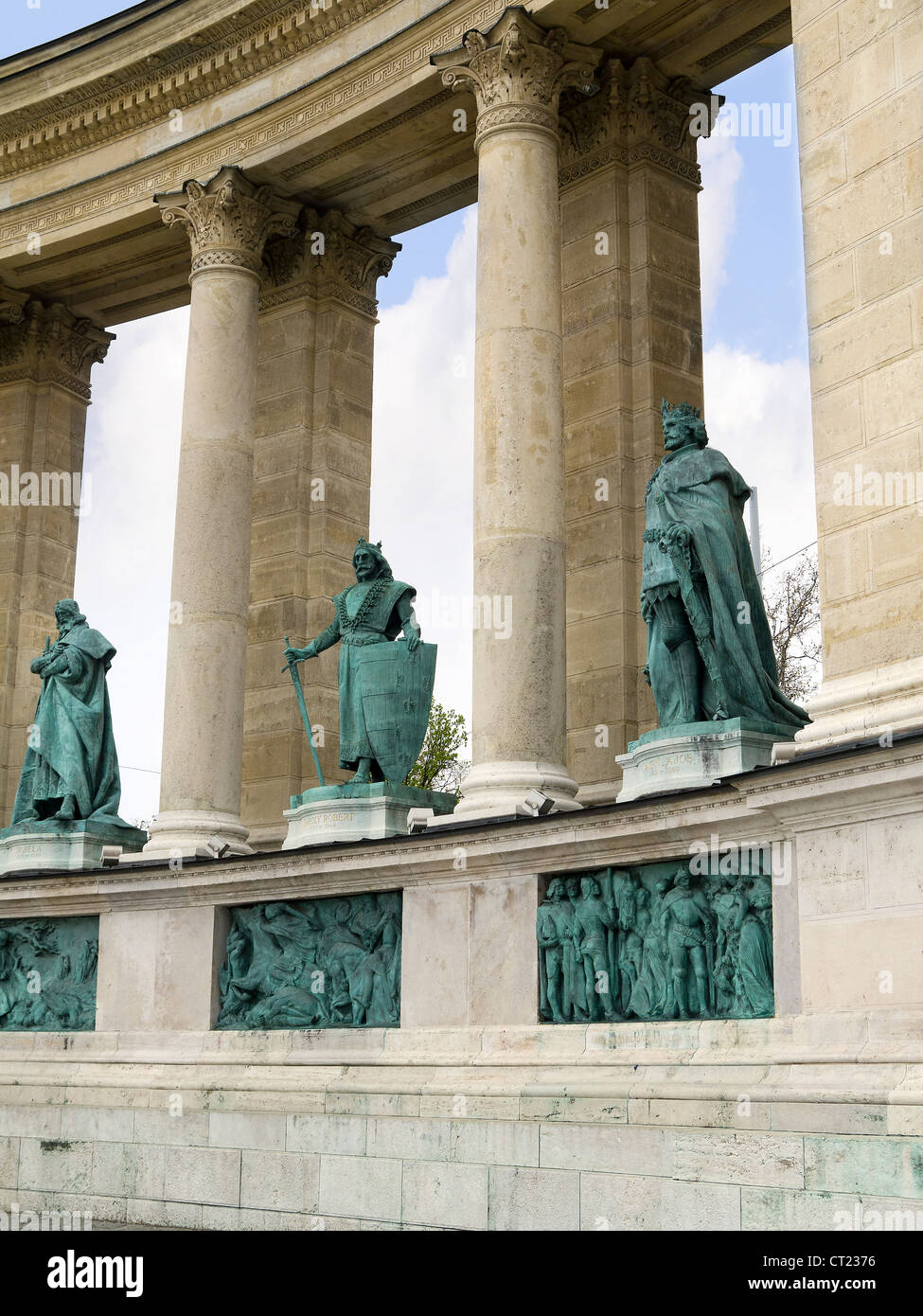 Bronze Statues in Heroes Square in Budapest Hungary Stock Photo - Alamy