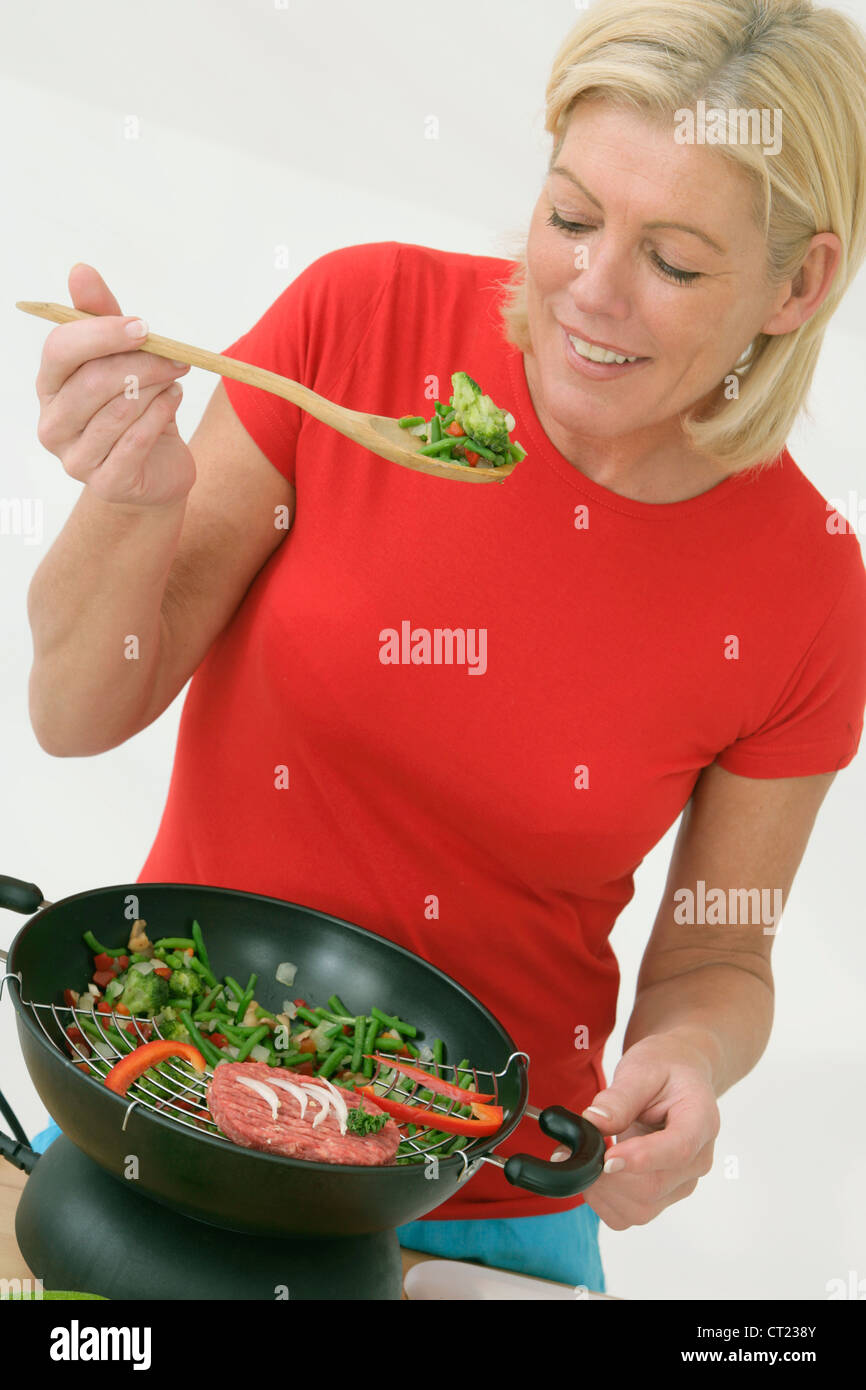 ELDERLY PEOPLE EATING A MEAL Stock Photo - Alamy