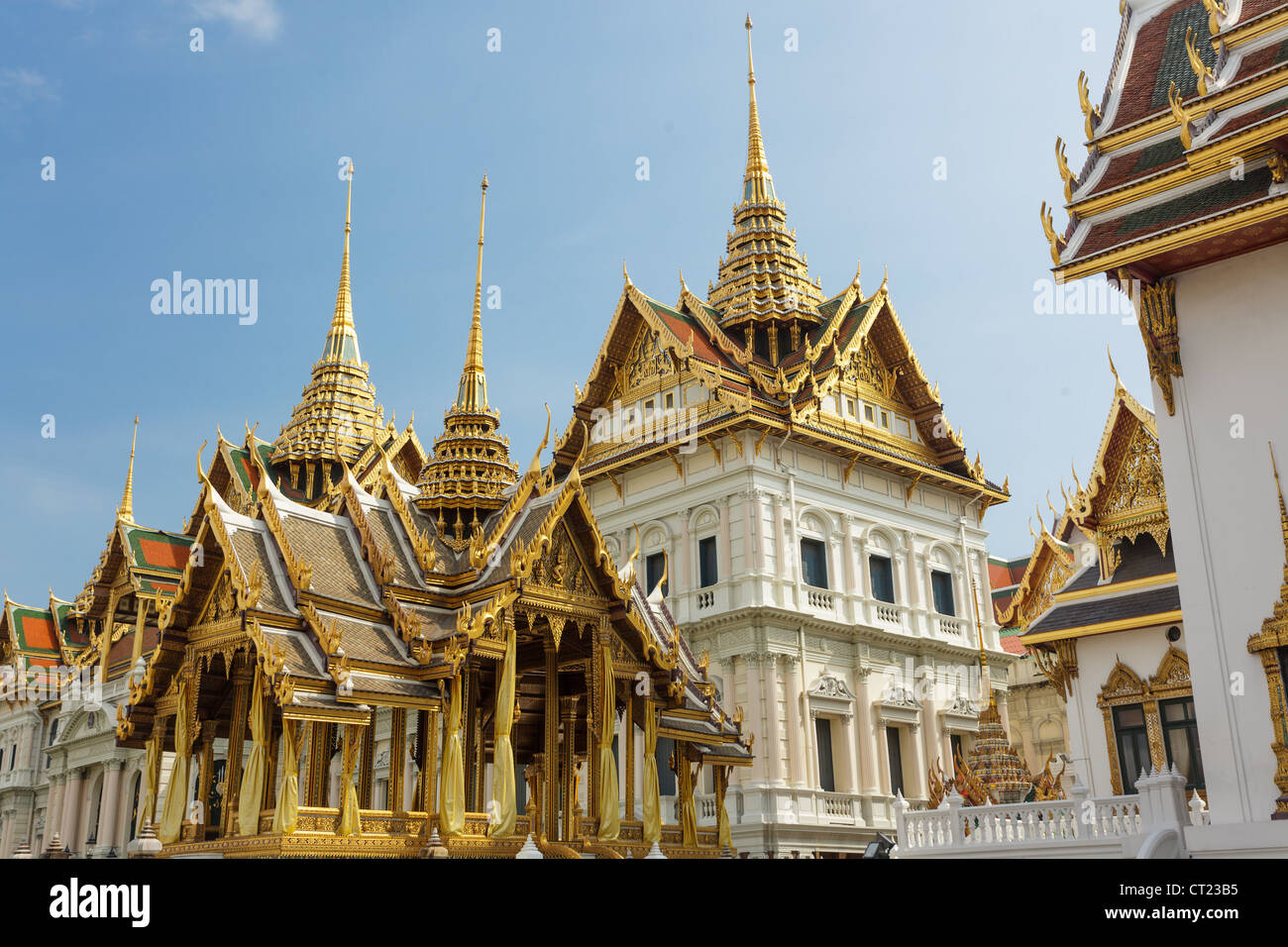 Bangkok thailand royal palace temple hi-res stock photography and ...