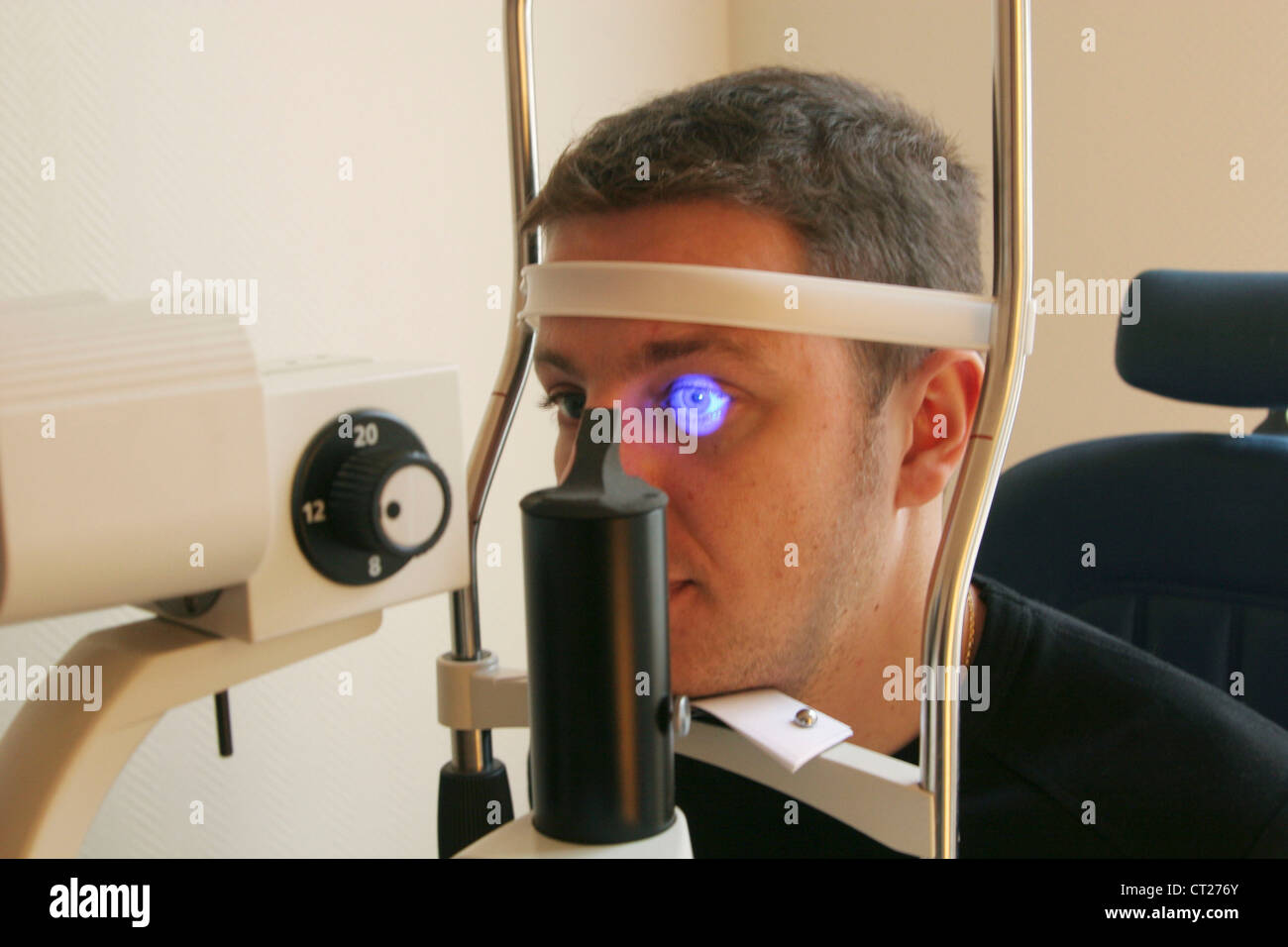 Wood's lamp examination hi-res stock photography and images - Alamy