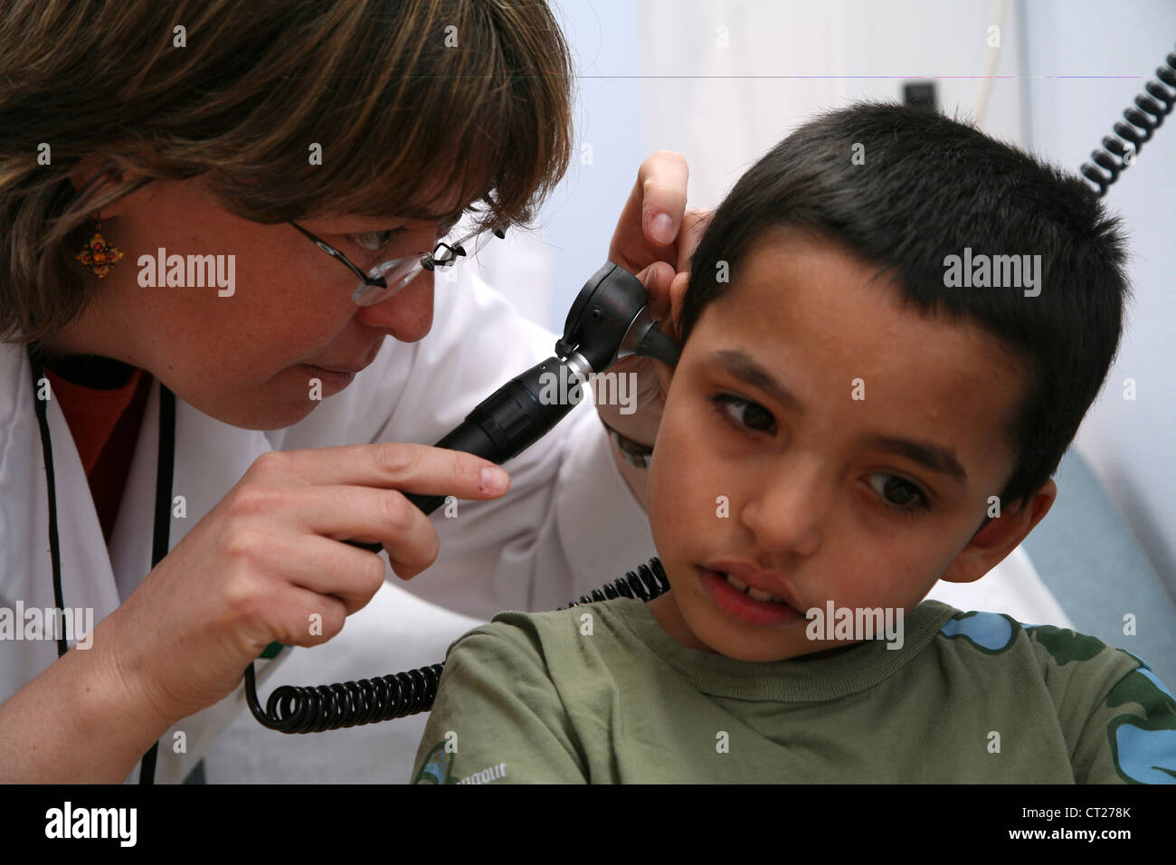 Child having physical medical hi-res stock photography and images - Alamy