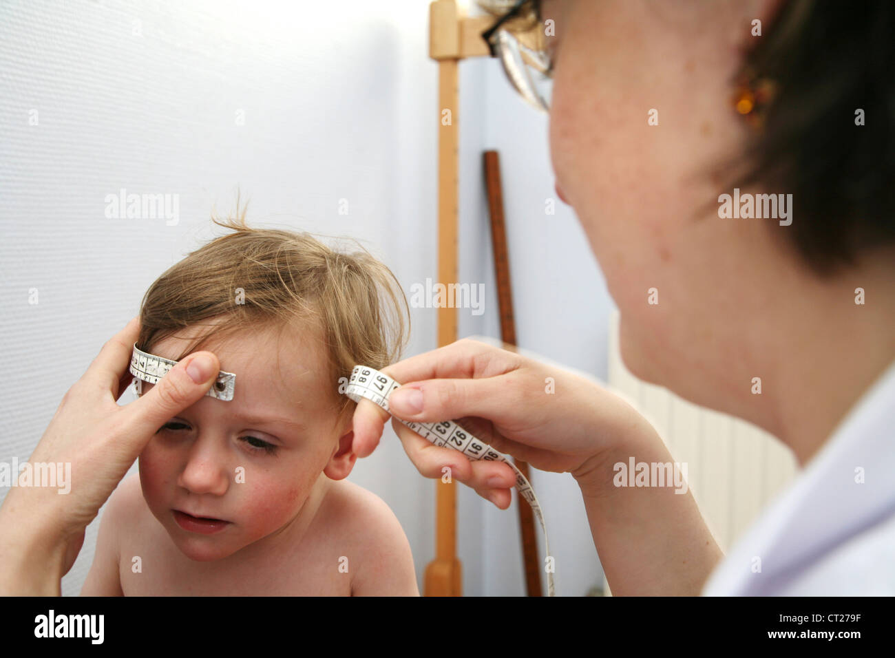 Head circumference measurement hi-res stock photography and images - Alamy