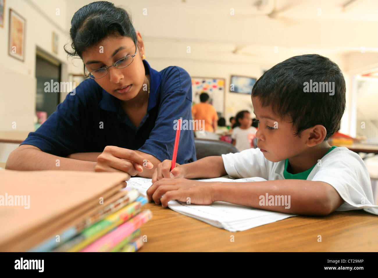 Asian teacher teaching 10 years boy hi-res stock photography and images ...