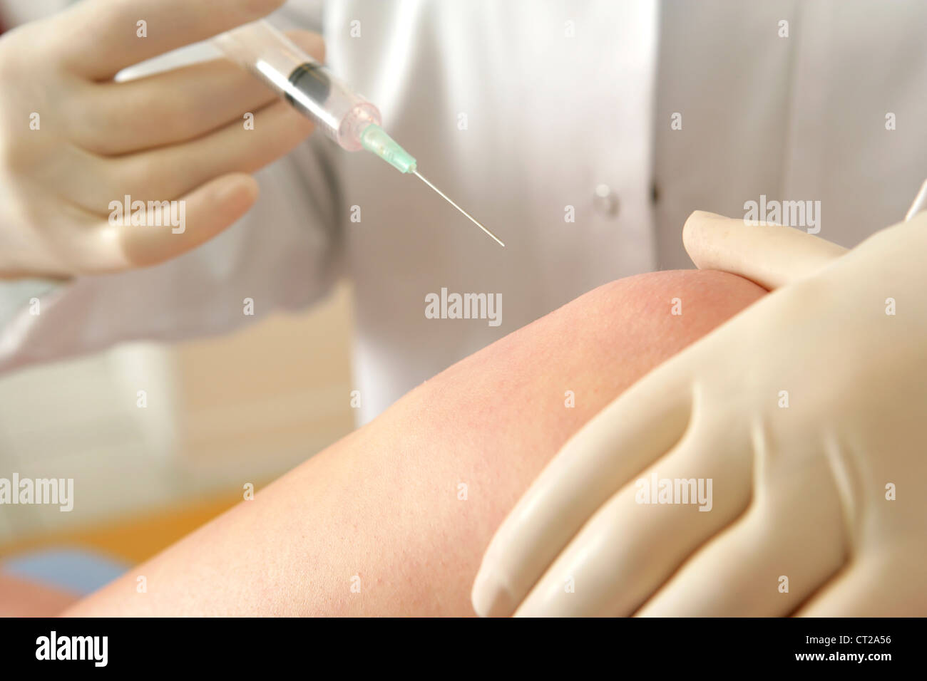 Knee injection hi-res stock photography and images - Alamy