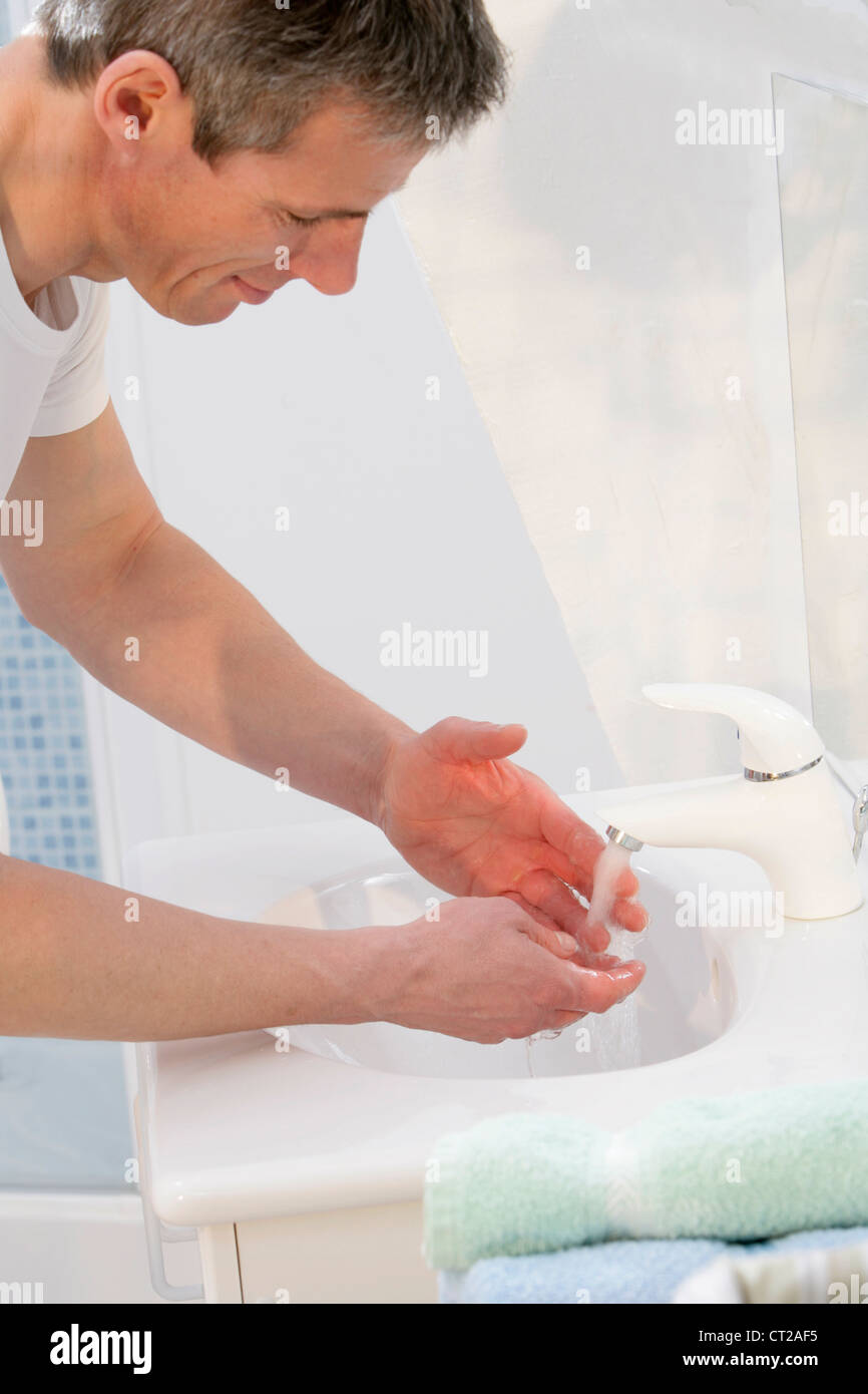 HAND WASHING, MAN Stock Photo - Alamy