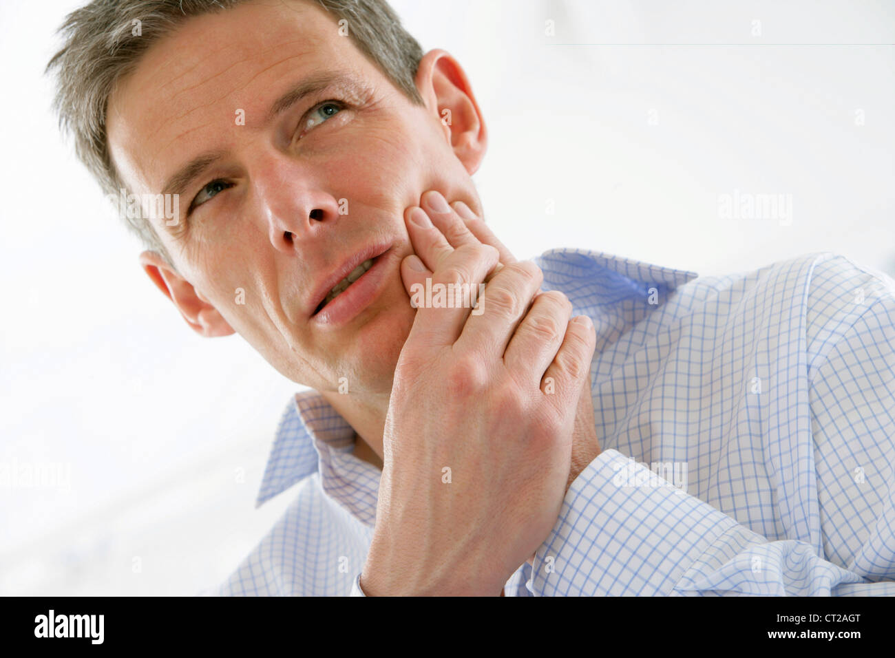 MAN WITH TOOTHACHE Stock Photo - Alamy