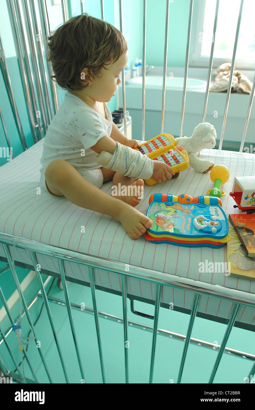 CHILD HOSPITAL PATIENT Stock Photo - Alamy