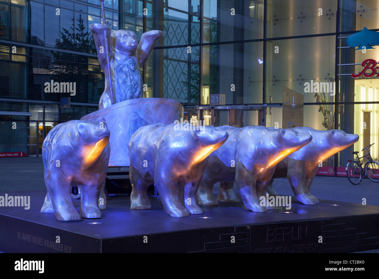 Berlin bear statue hi-res stock photography and images - Alamy
