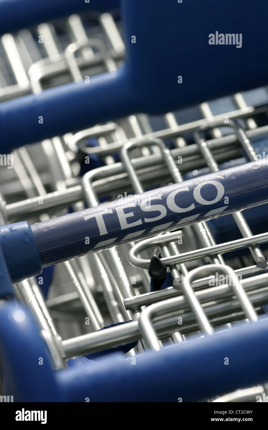 Tesco shopping basket hi-res stock photography and images - Alamy
