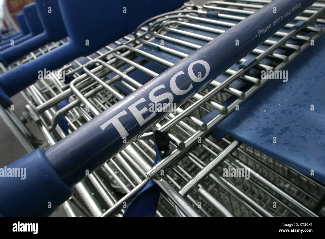 Tesco shopping basket hi-res stock photography and images - Alamy