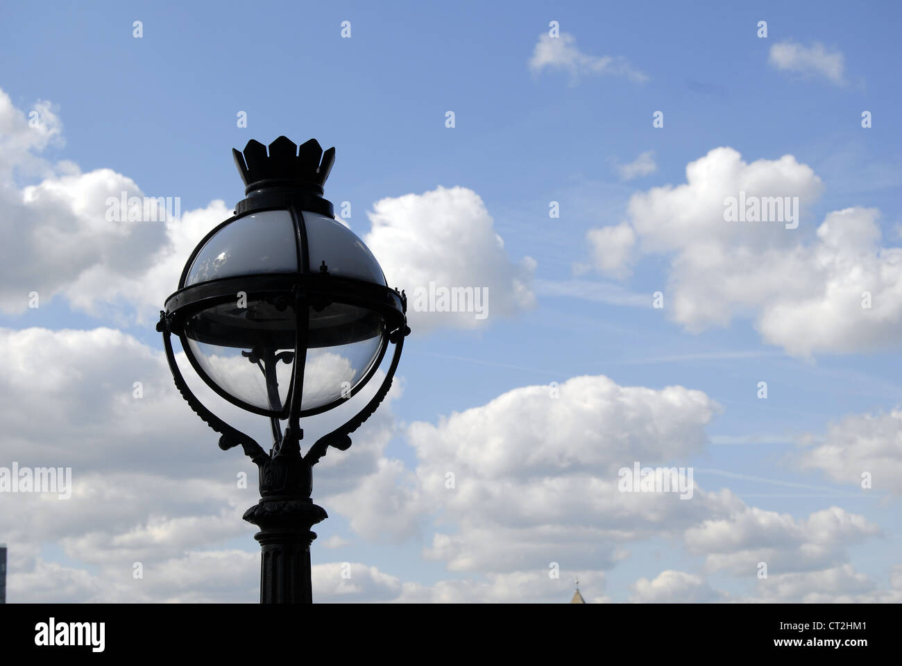 Old style london street lamp hi-res stock photography and images - Alamy