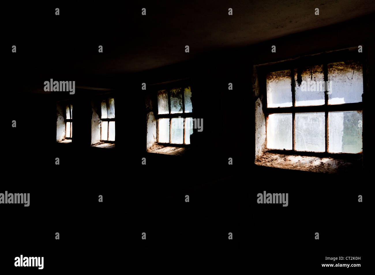 Light entering a building hi-res stock photography and images - Alamy