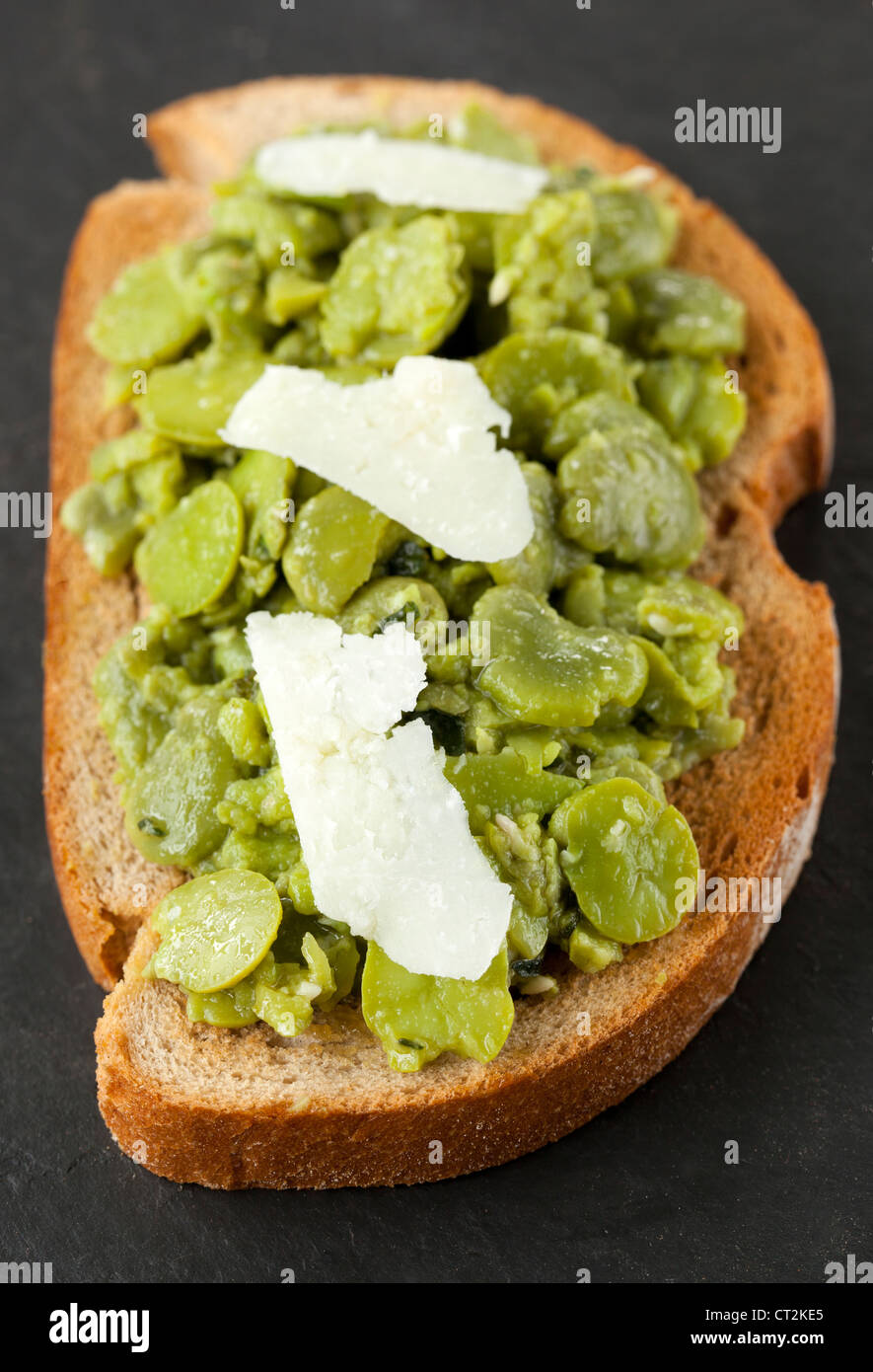 Beans on toast hi-res stock photography and images - Alamy