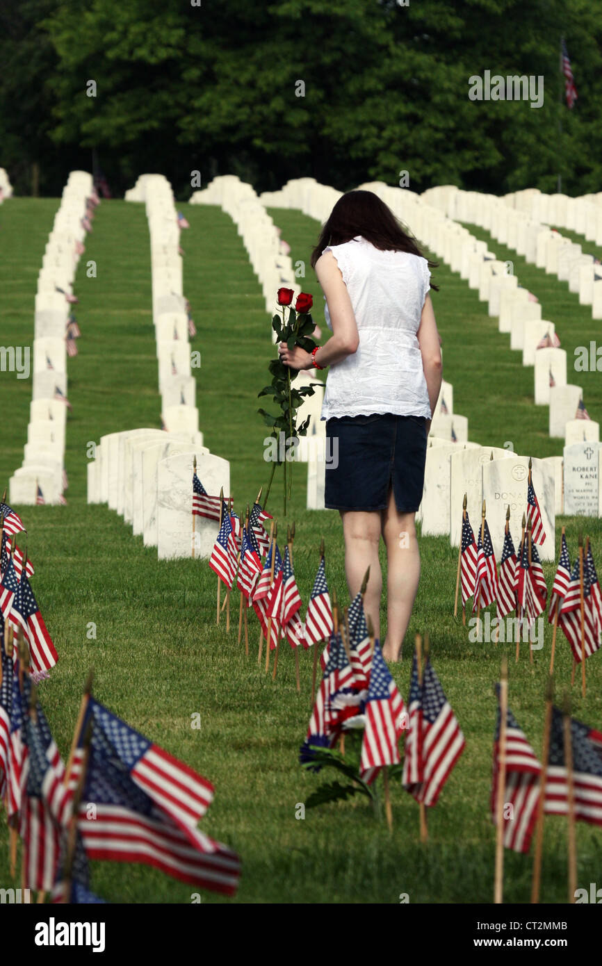 Uniform flags flowers memorial hi-res stock photography and images - Alamy
