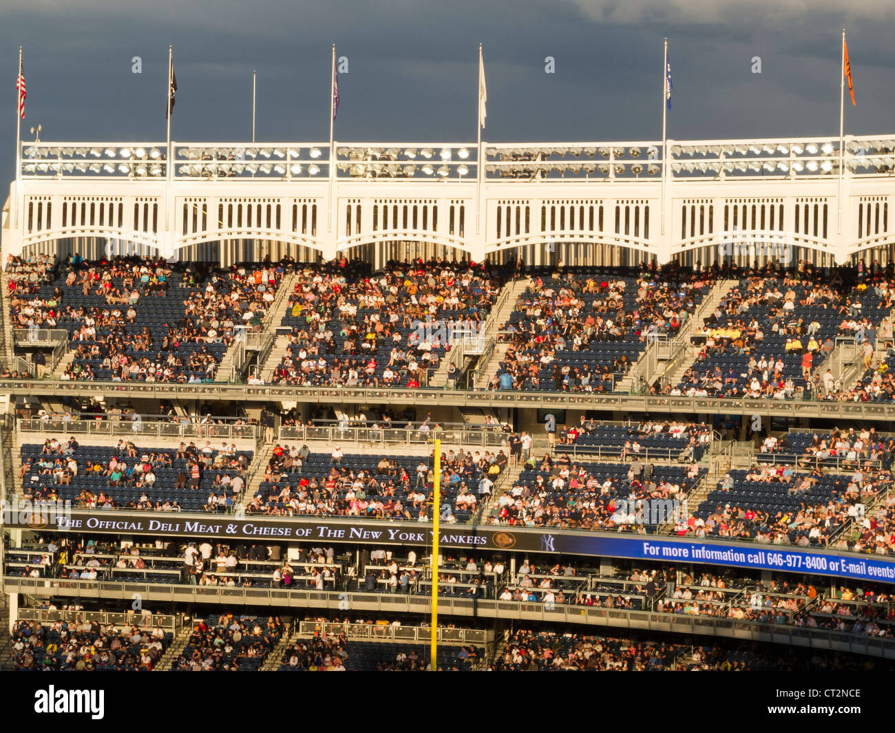 Baseball stadium crowd hi-res stock photography and images - Alamy