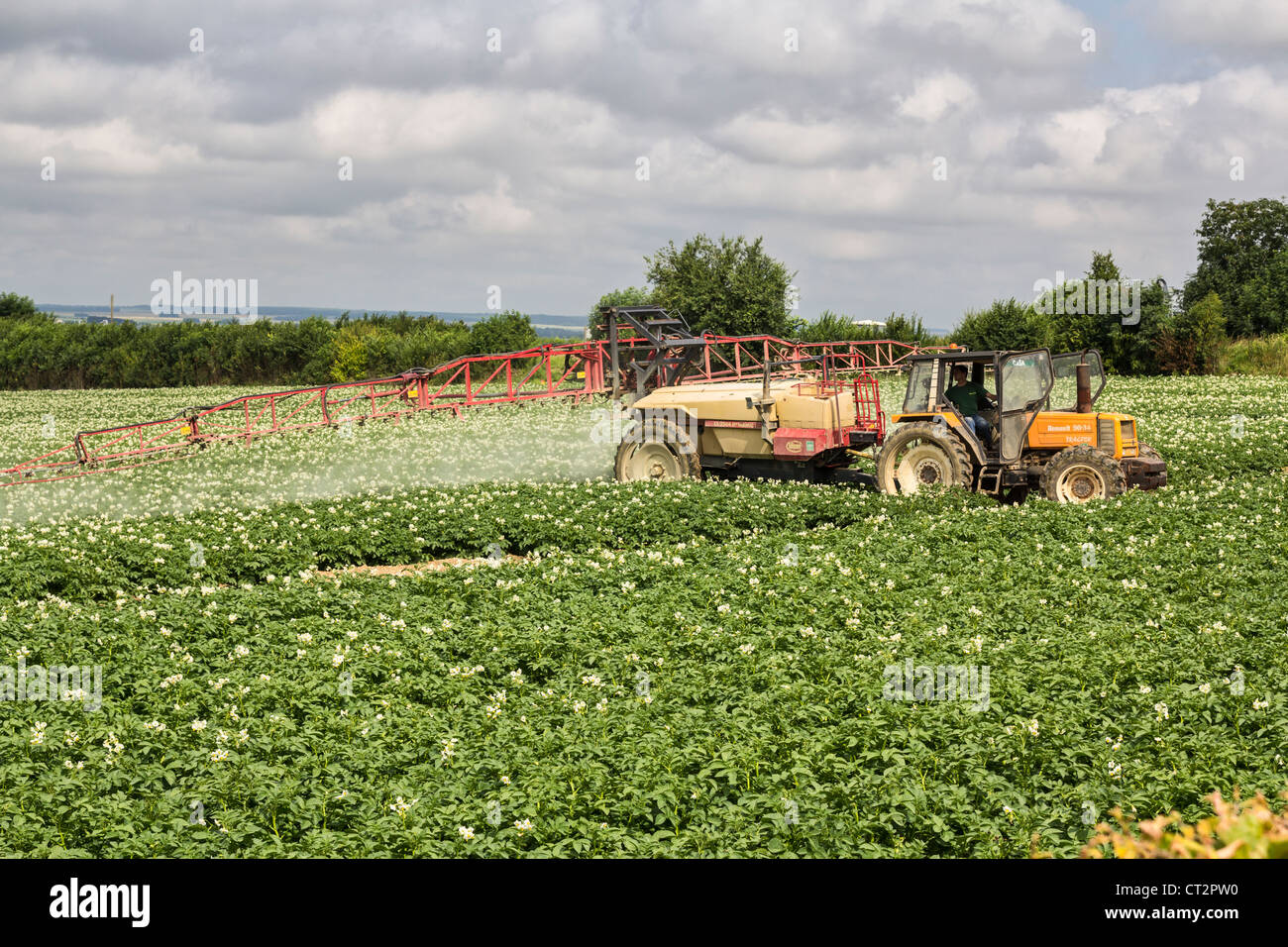 Crop spraying hi-res stock photography and images - Alamy