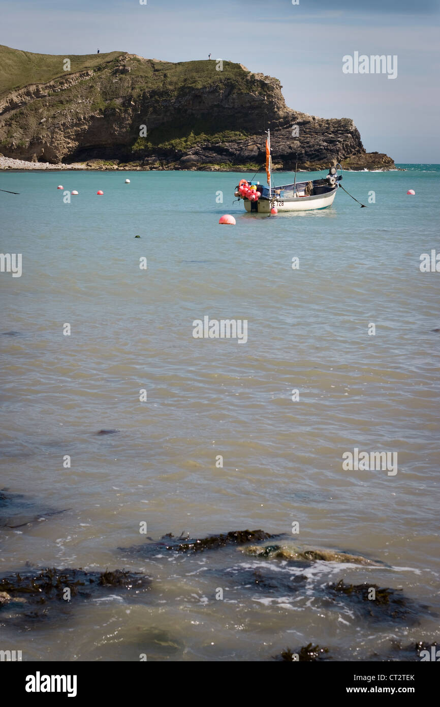 Cliffs with boat hi-res stock photography and images - Alamy