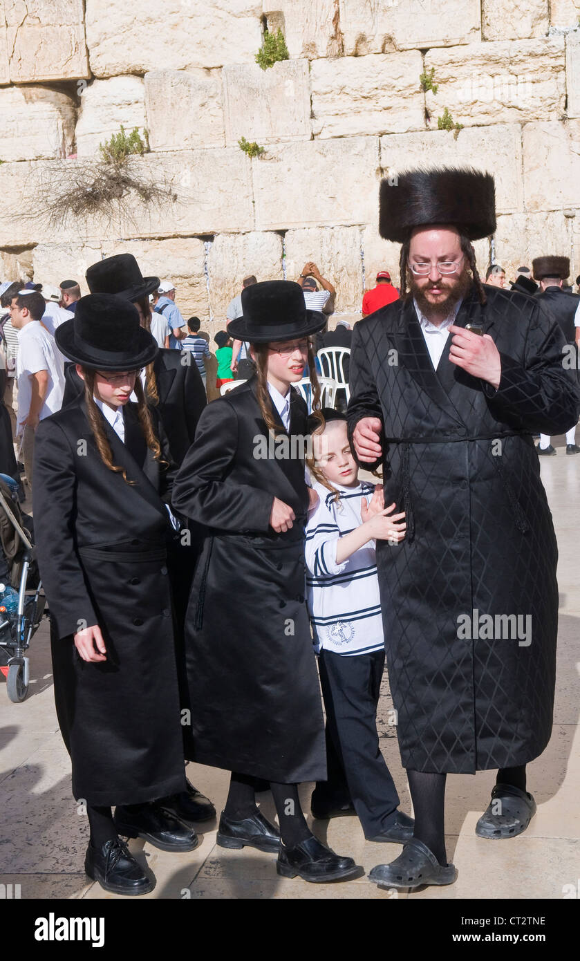 Orthodox jewish men prays in The western wall during Passover Stock ...