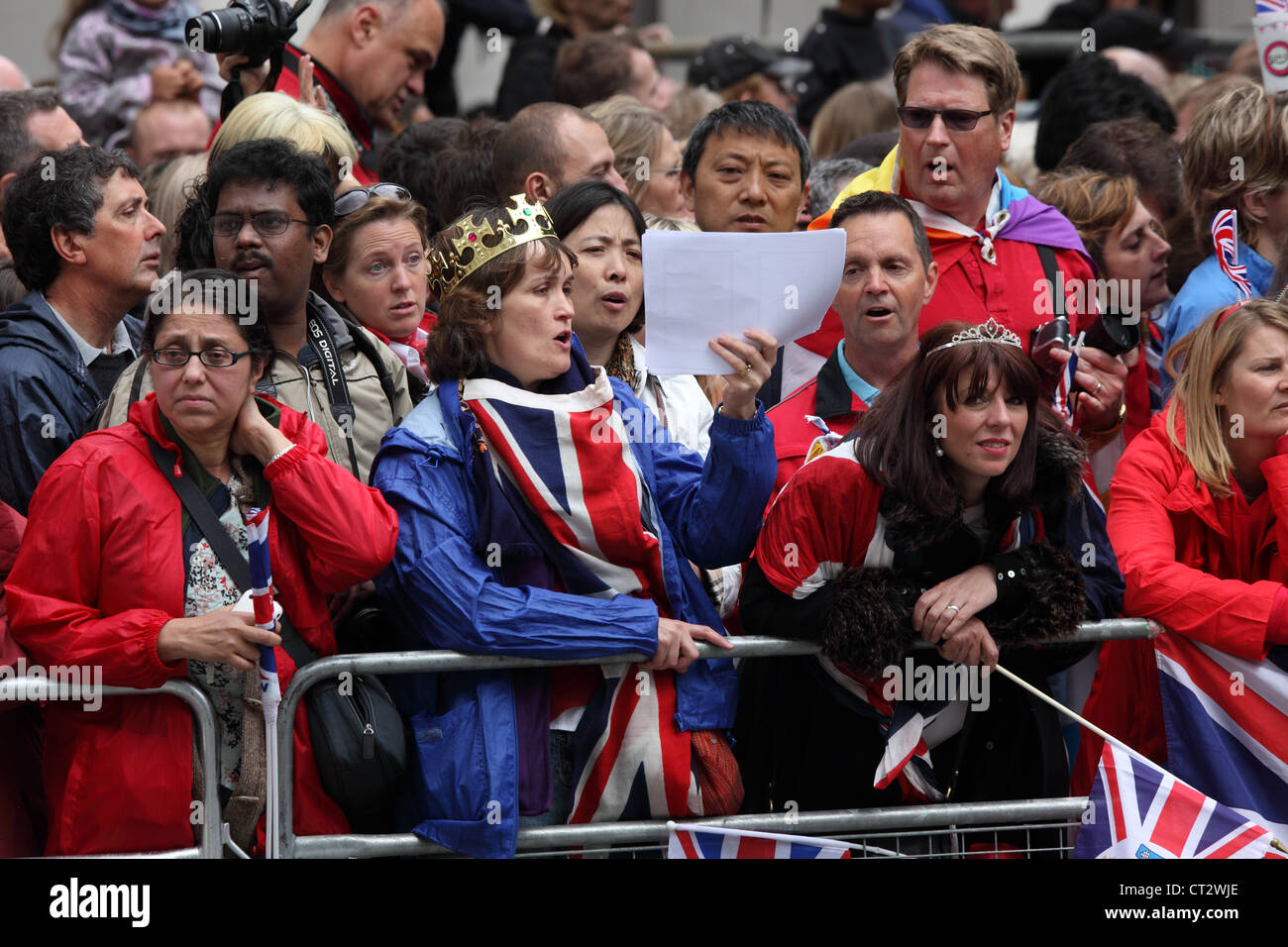 Singing outside hi-res stock photography and images - Alamy