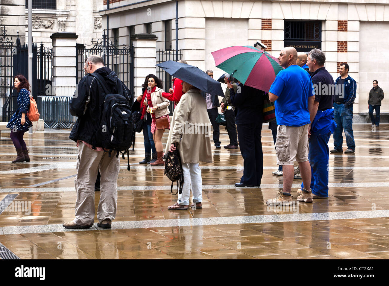 Street crowd raining uk hi-res stock photography and images - Alamy