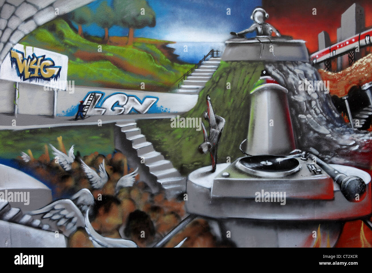 Mix of graffiti and street art hi-res stock photography and images - Alamy