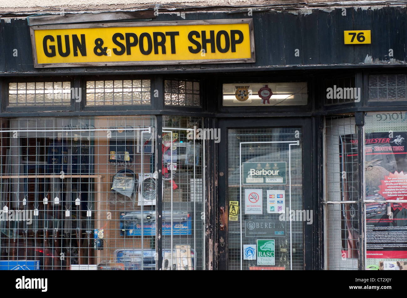 Gun shop uk hi-res stock photography and images - Alamy