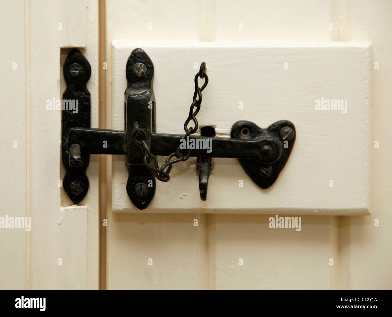 Simple mechanic door lock, wooden door Stock Photo - Alamy