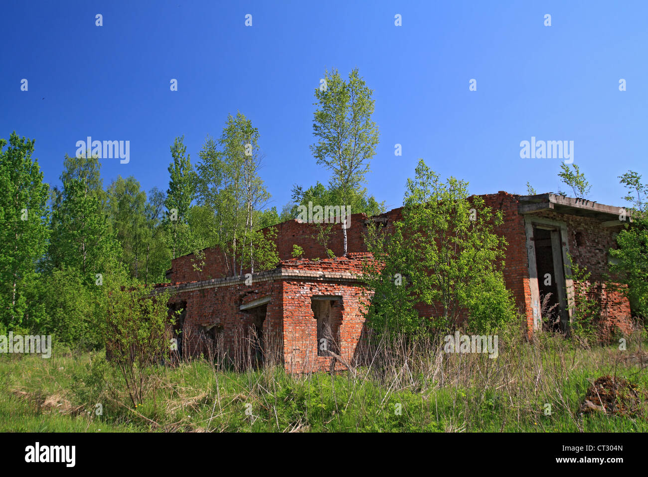 old destroyed brick building Stock Photo - Alamy