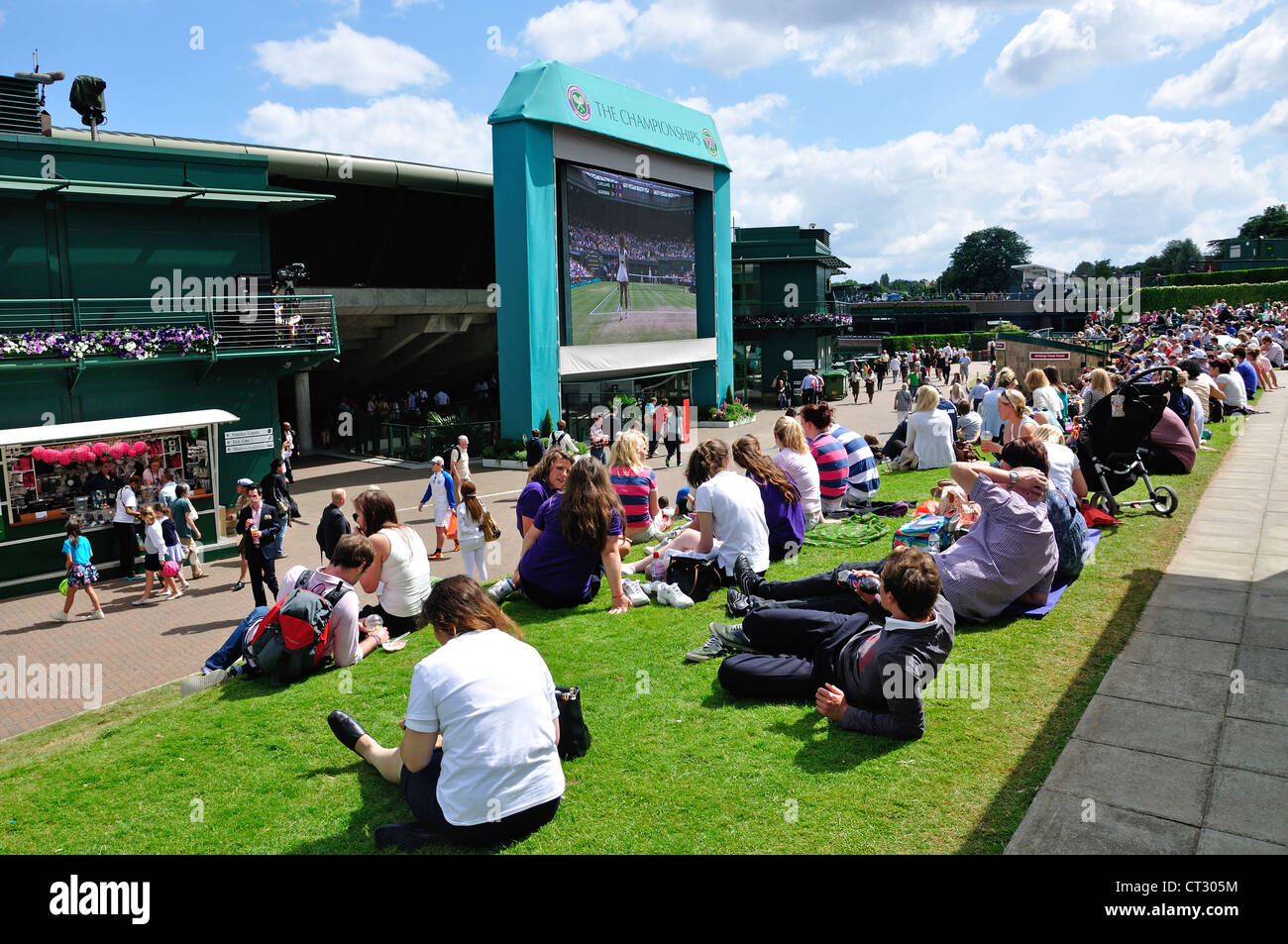 Watching wimbledon tv hi-res stock photography and images - Alamy